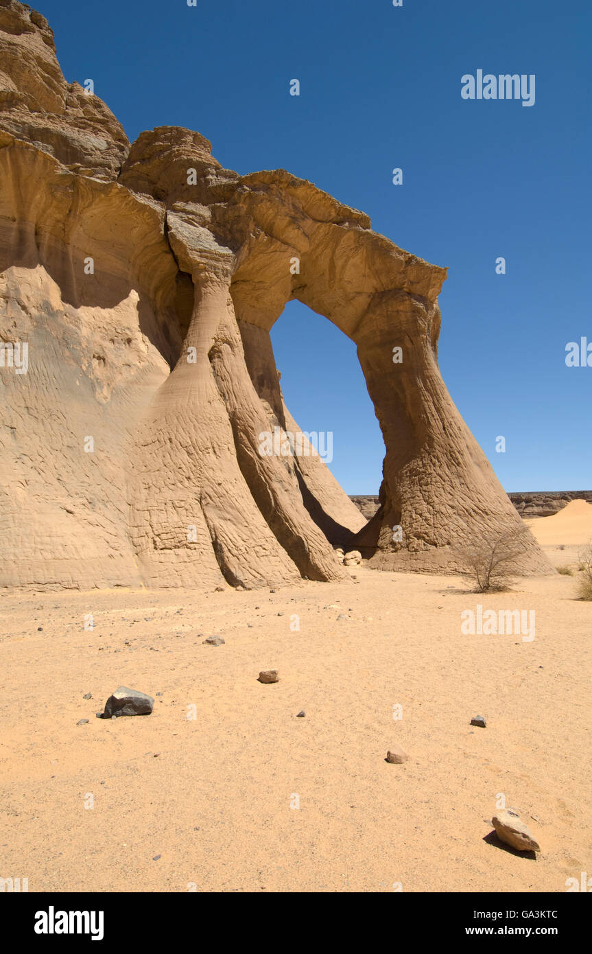 Tin Ghalega rock formation, Red Rhino Arch, Wadi Teshuinat, Akakus ...