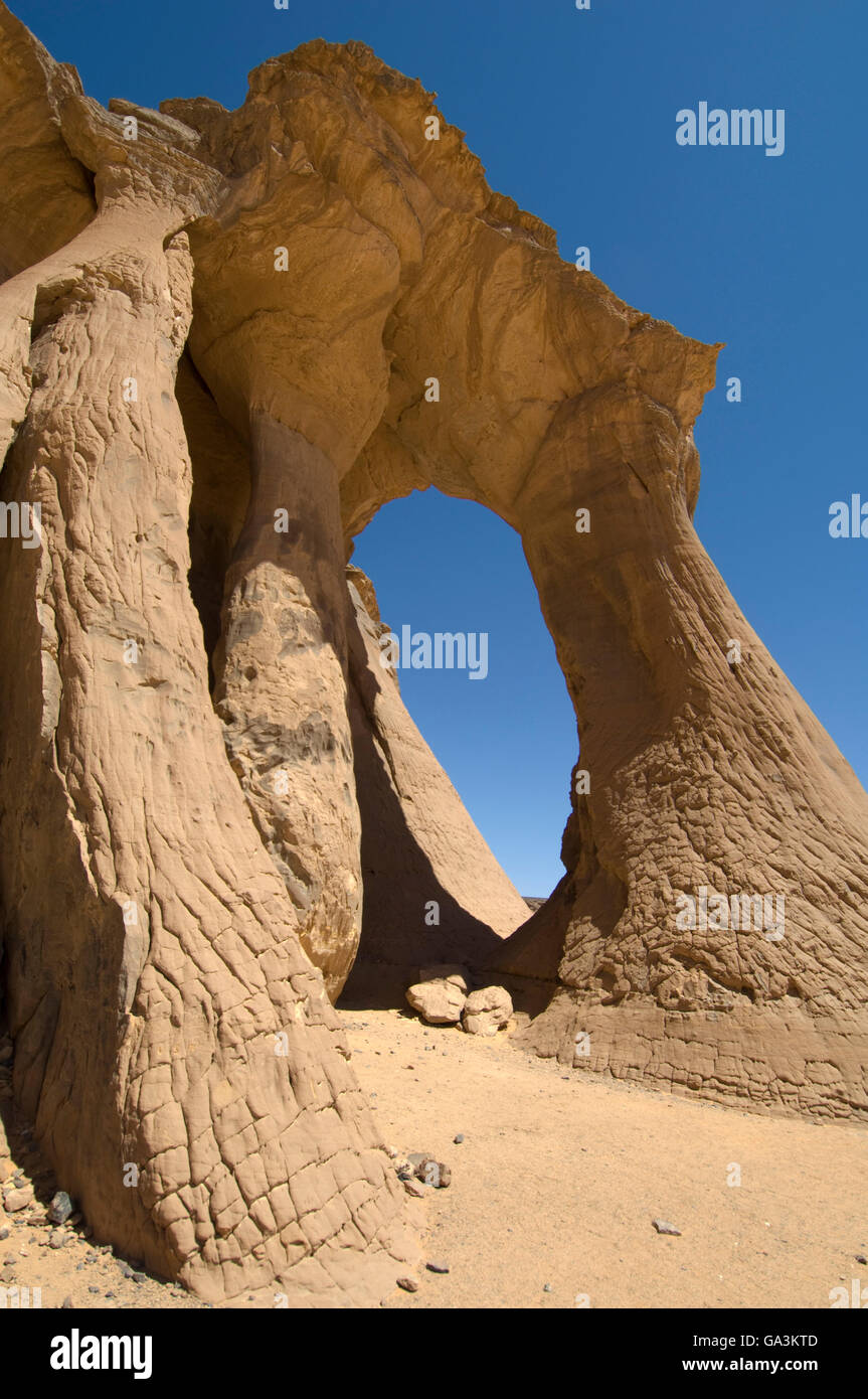 Tin Ghalega rock formation, Red Rhino Arch, Wadi Teshuinat, Akakus ...