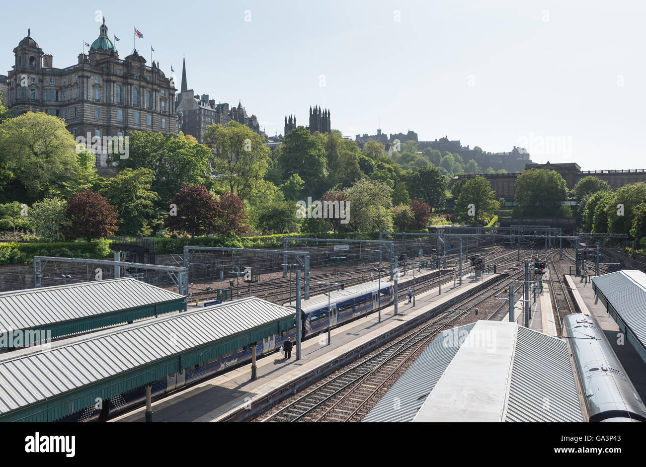 Glass roof waverley train station hi-res stock photography and images ...