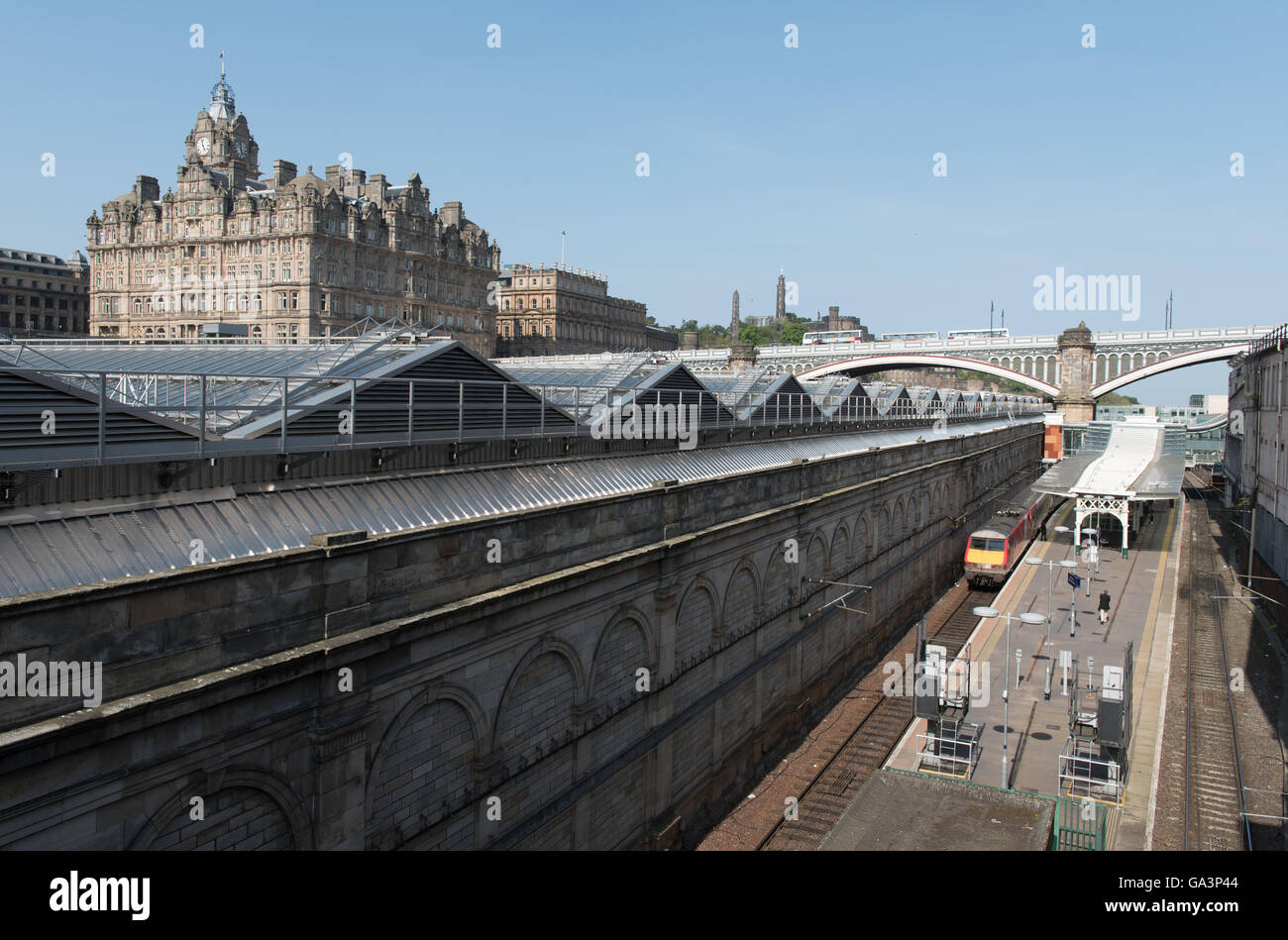 Edinburgh waverley train station roof hi-res stock photography and ...
