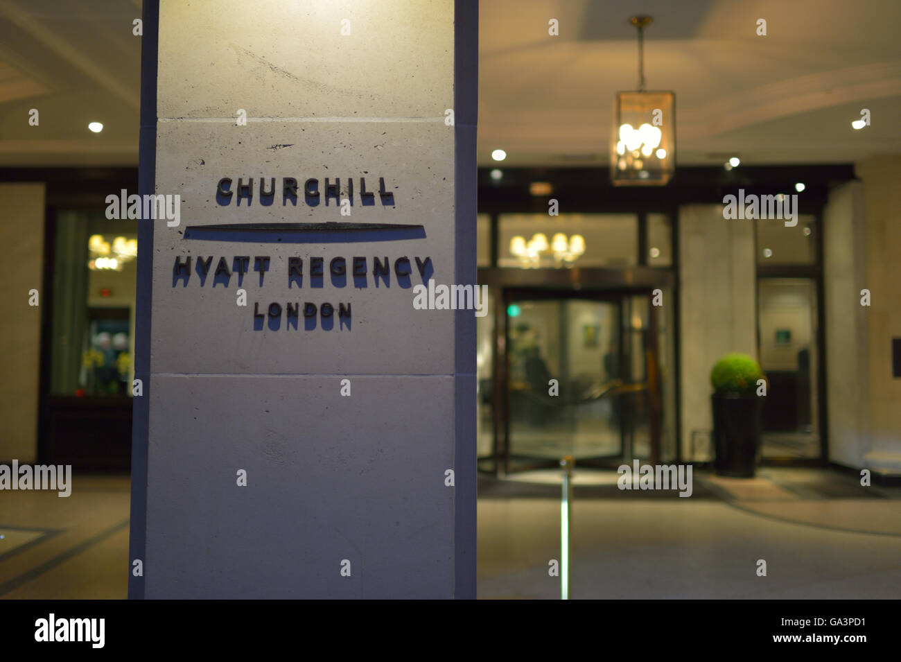 Hotel front desk sign hi-res stock photography and images - Alamy