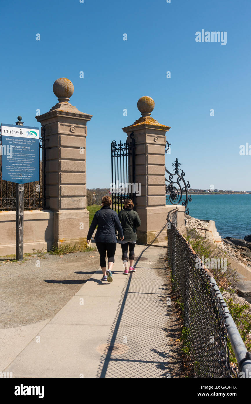 cliff walk trail Newport Rhode Island Stock Photo - Alamy