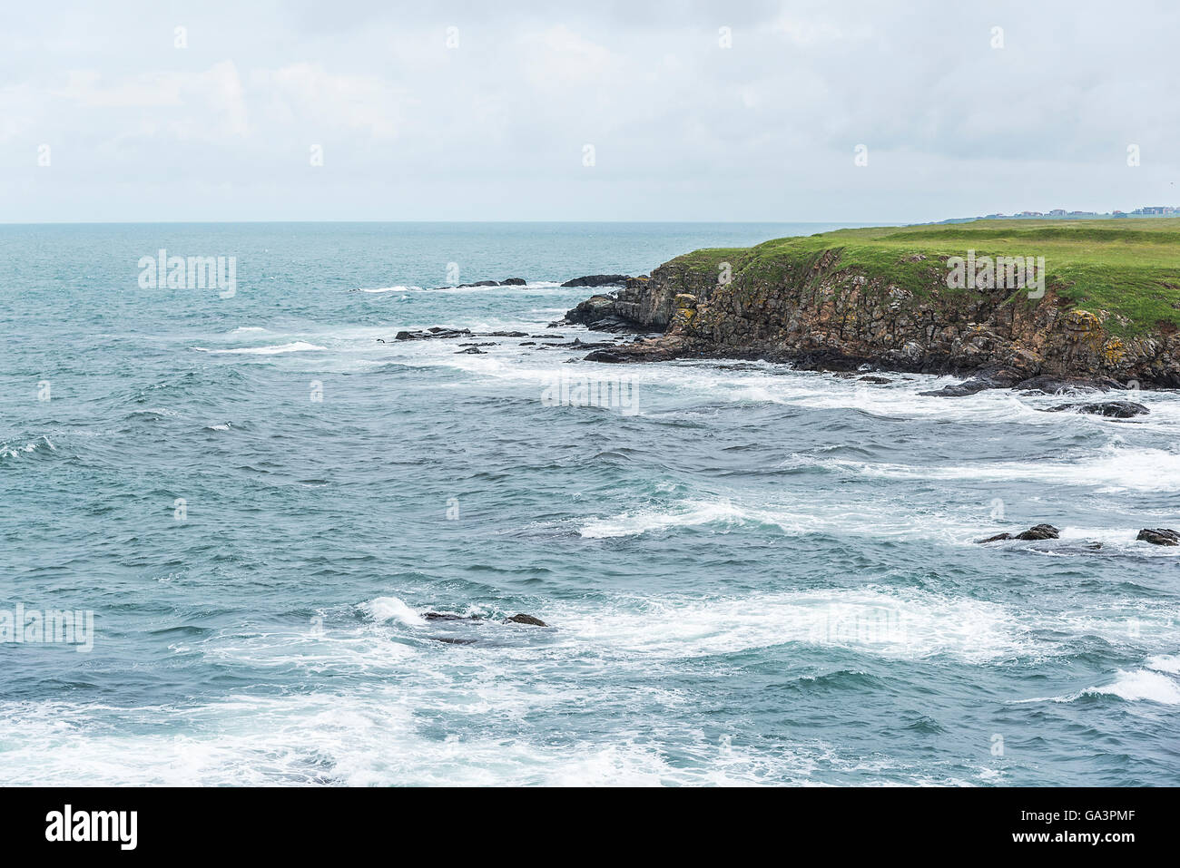 Dramatic sea waves hi-res stock photography and images - Alamy