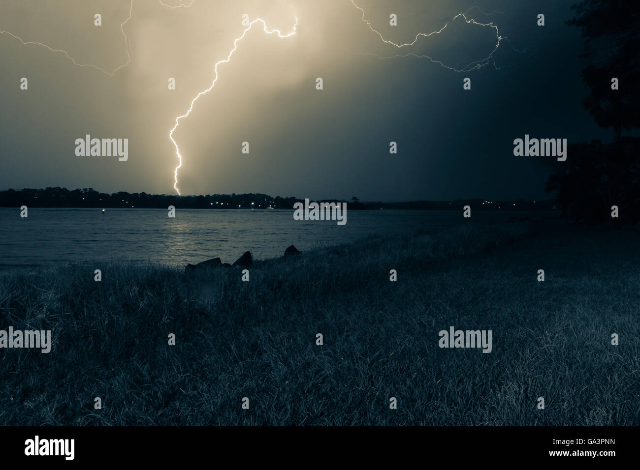 Gritty tone hi-res stock photography and images - Alamy