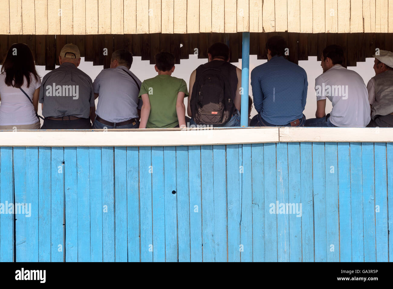 People sitting down hi-res stock photography and images - Alamy