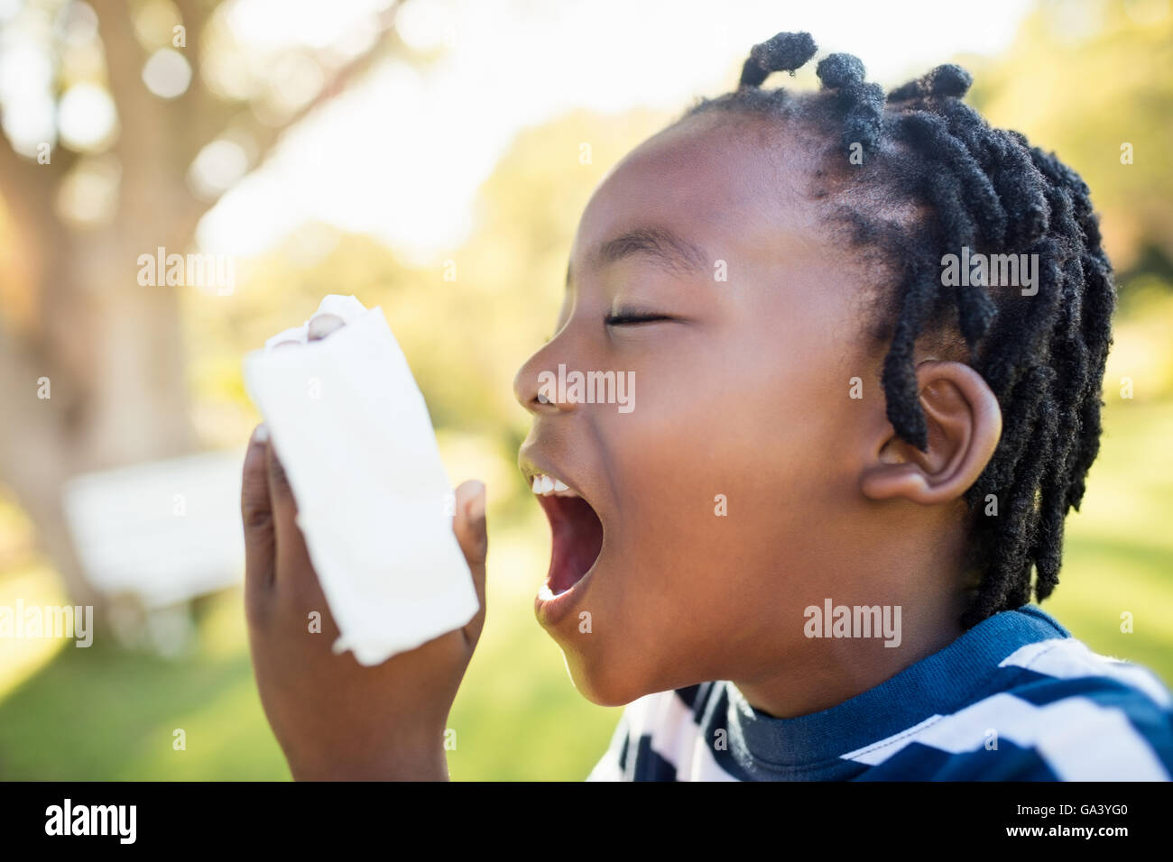 Asthma child hi-res stock photography and images - Alamy