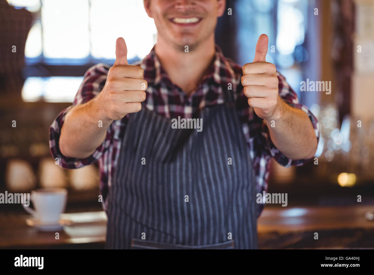Waiter and gesture hi-res stock photography and images - Alamy