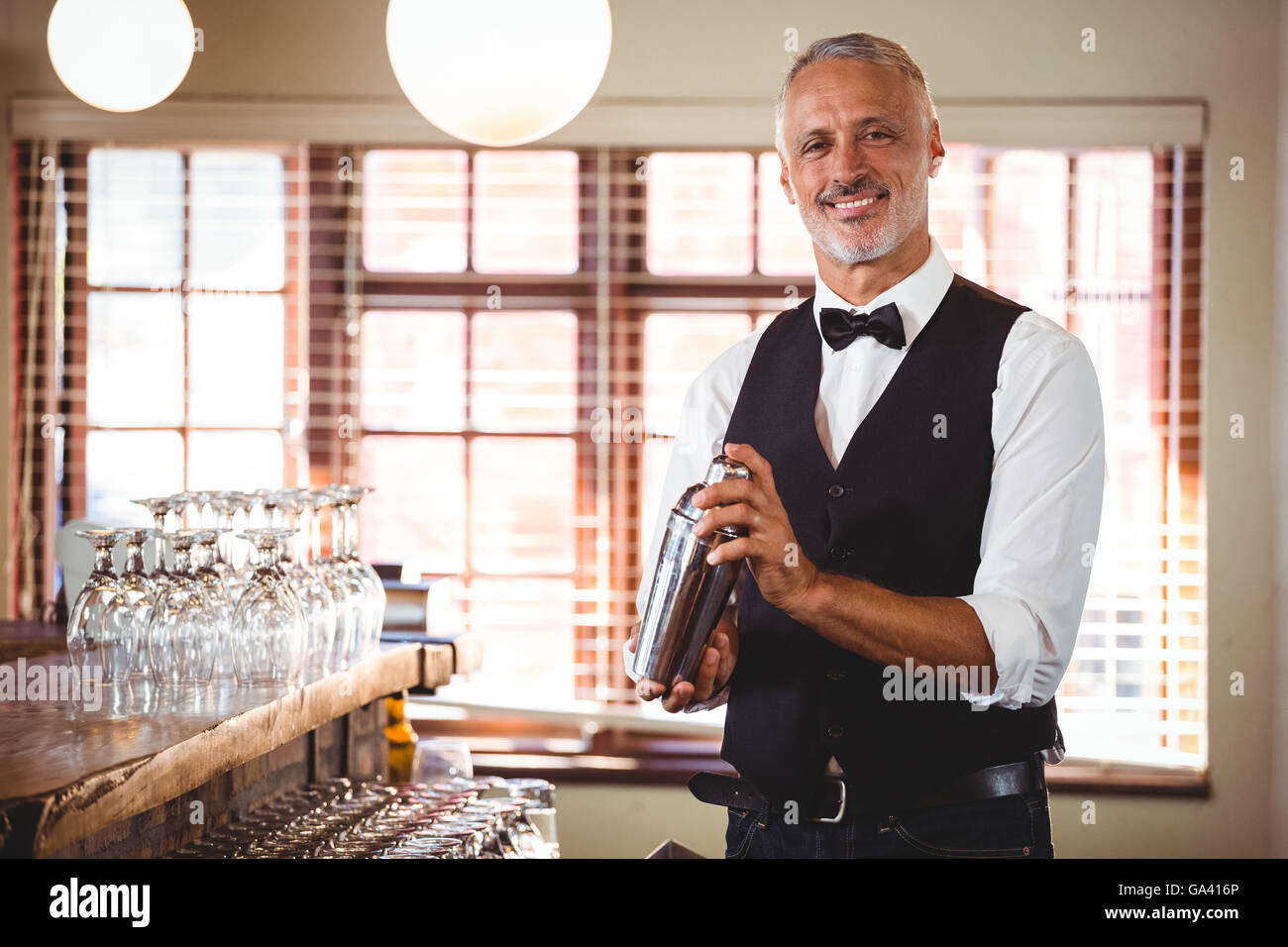 Bartender mixing a cocktail drink in cocktail shaker Stock Photo - Alamy