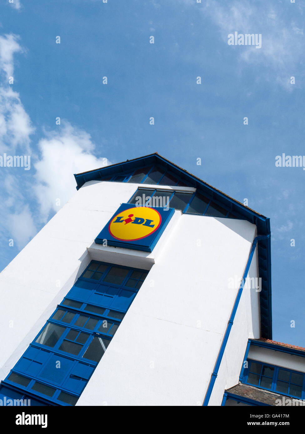 Lidl signs hi-res stock photography and images - Alamy