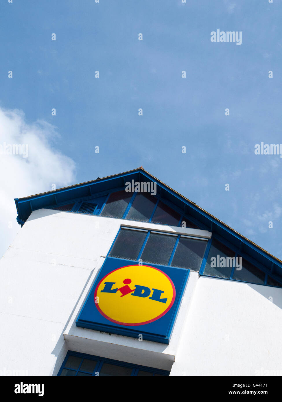 Lidl supermarket shop sign uk hi-res stock photography and images - Alamy
