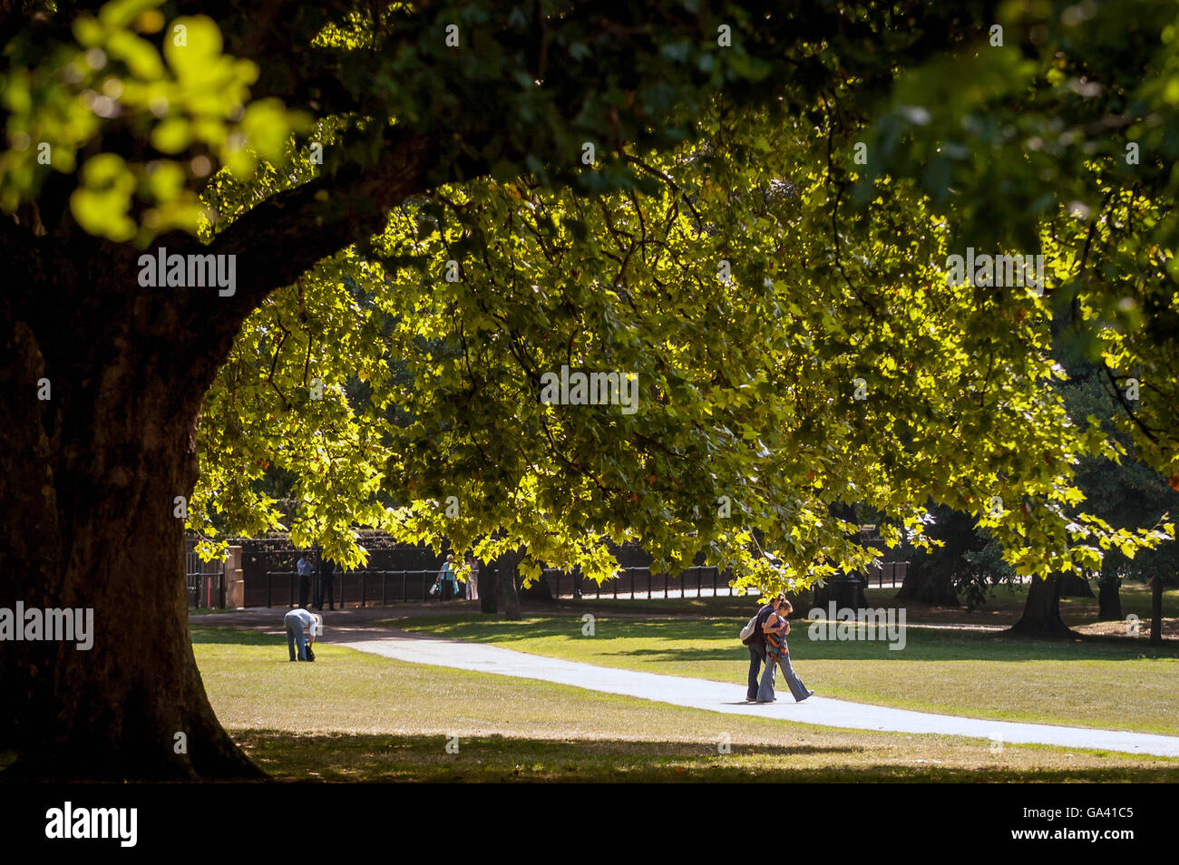 Relaxing in one of London's many parks and open spaces Stock Photo - Alamy