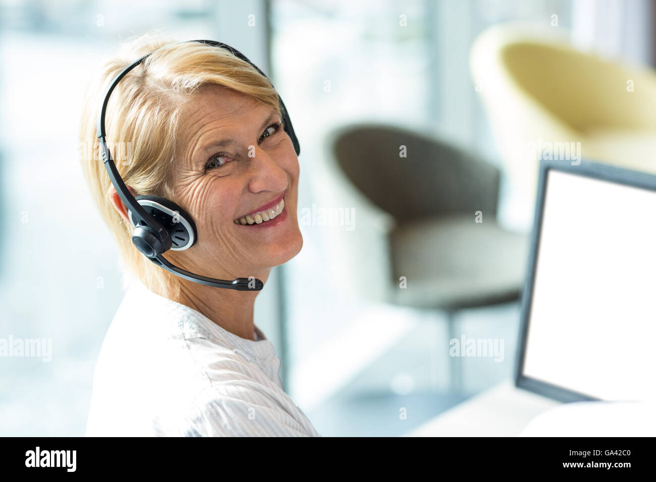 Headset microphone on computer hi-res stock photography and images - Alamy