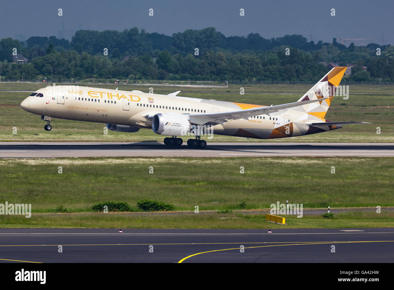 Etihad Airways Boeing 787-8 Dreamliner lifting off at Düsseldorf Stock ...