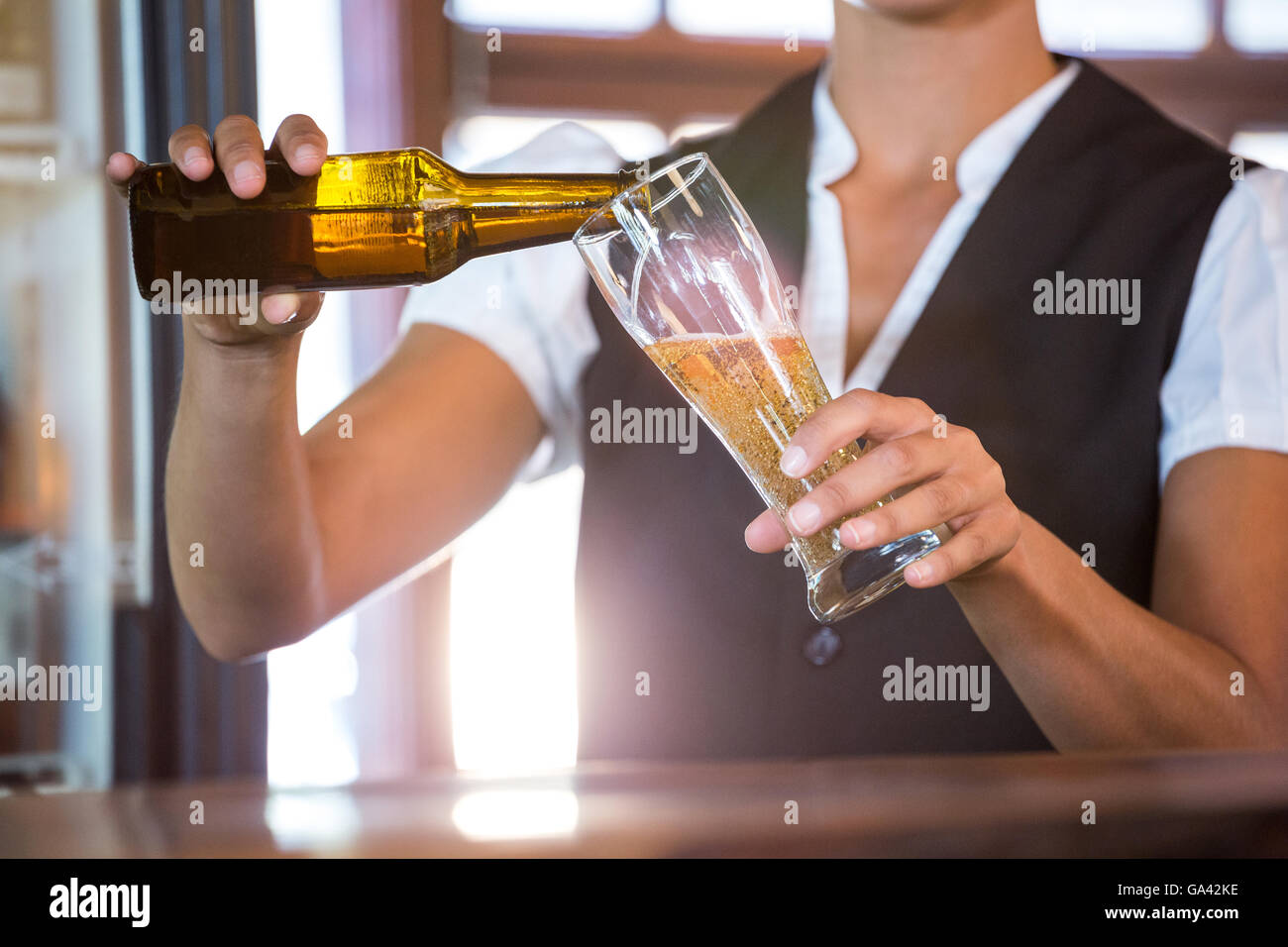 Waitress preparing a beer Stock Photo - Alamy