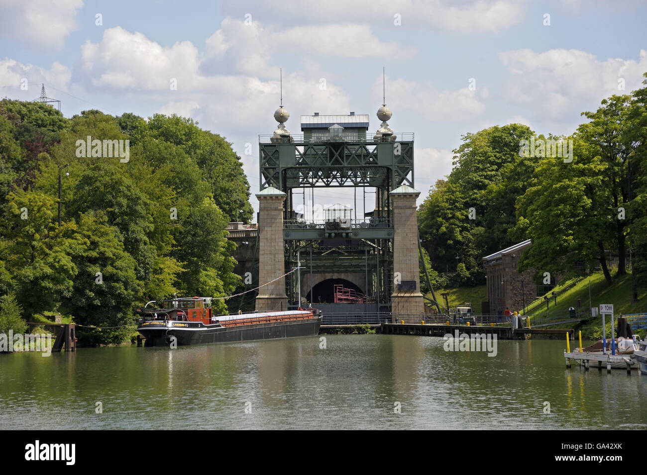 Ship lift canal hi-res stock photography and images - Alamy