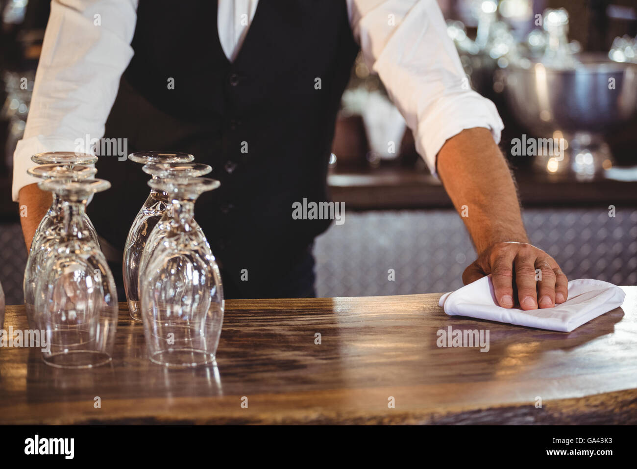 Bar cleaning hi-res stock photography and images - Alamy