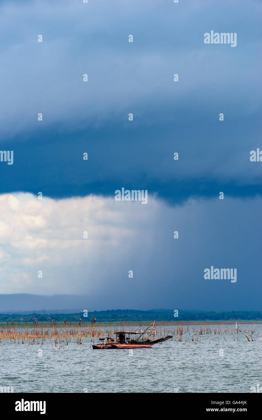 Kapenta fishing boat zimbabwe hi-res stock photography and images - Alamy