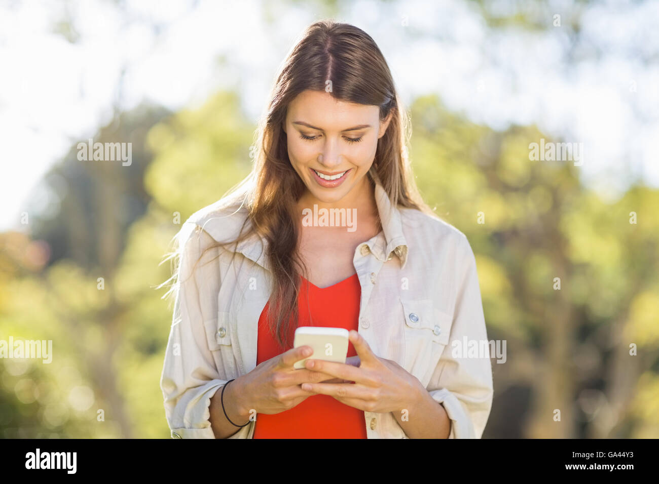 Woman typing mobile phone outdoors hi-res stock photography and images ...