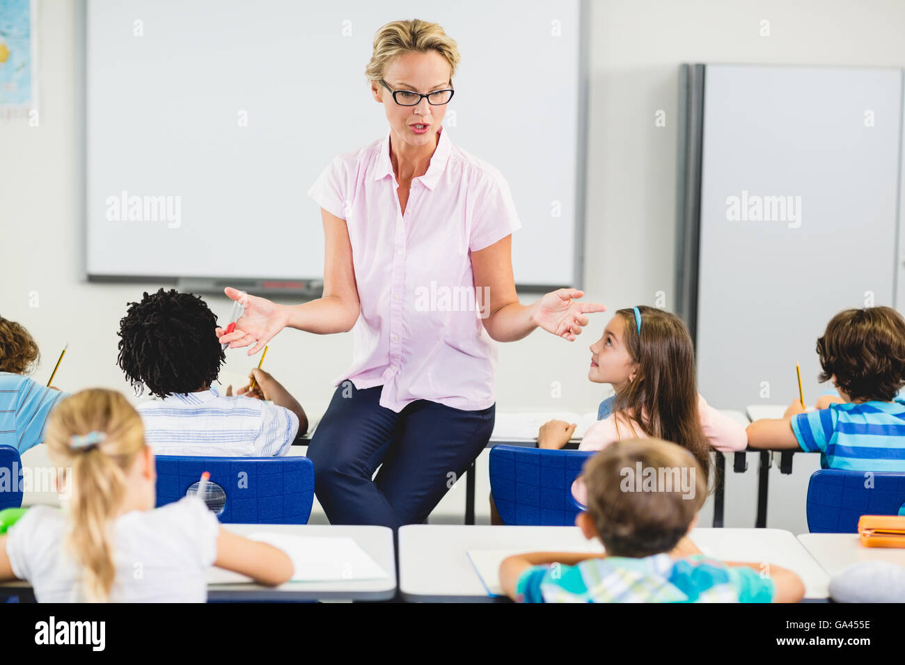 Kids talking classroom hi-res stock photography and images - Alamy