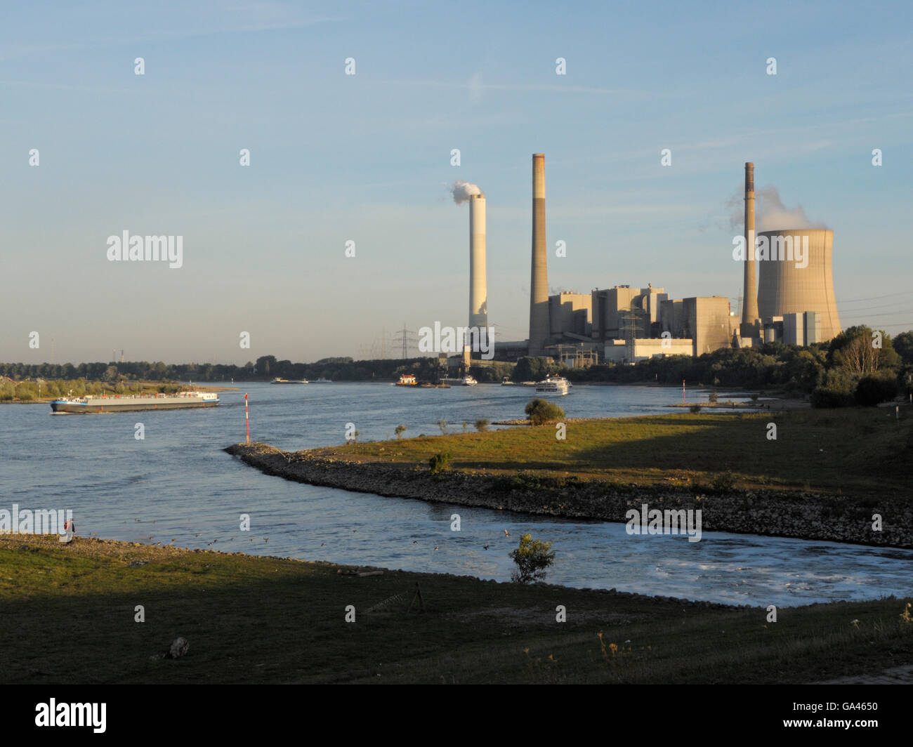 Power plant voerde hi-res stock photography and images - Alamy