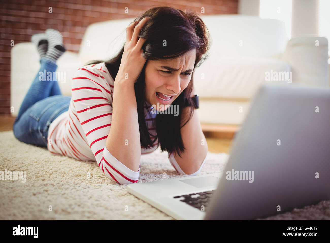 Angry woman laptop hi-res stock photography and images - Alamy