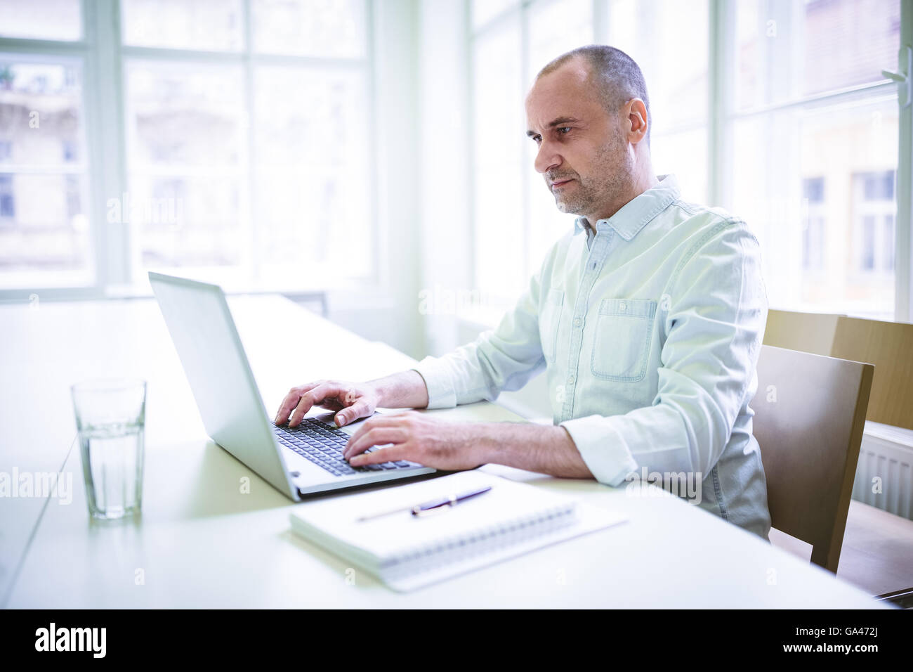 Businessman using laptop Stock Photo - Alamy