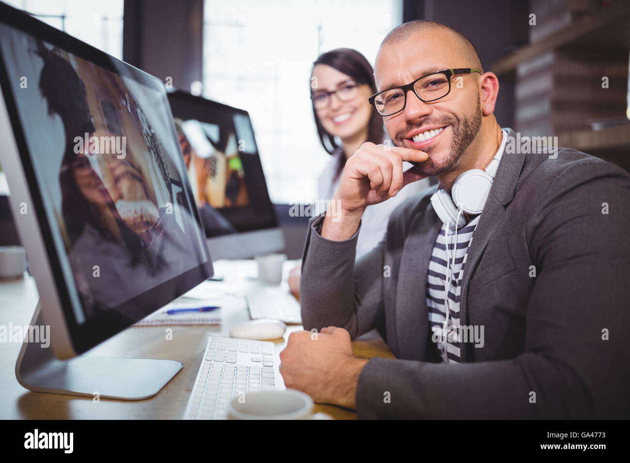 Eyeglasses reflection computer screen hi-res stock photography and ...
