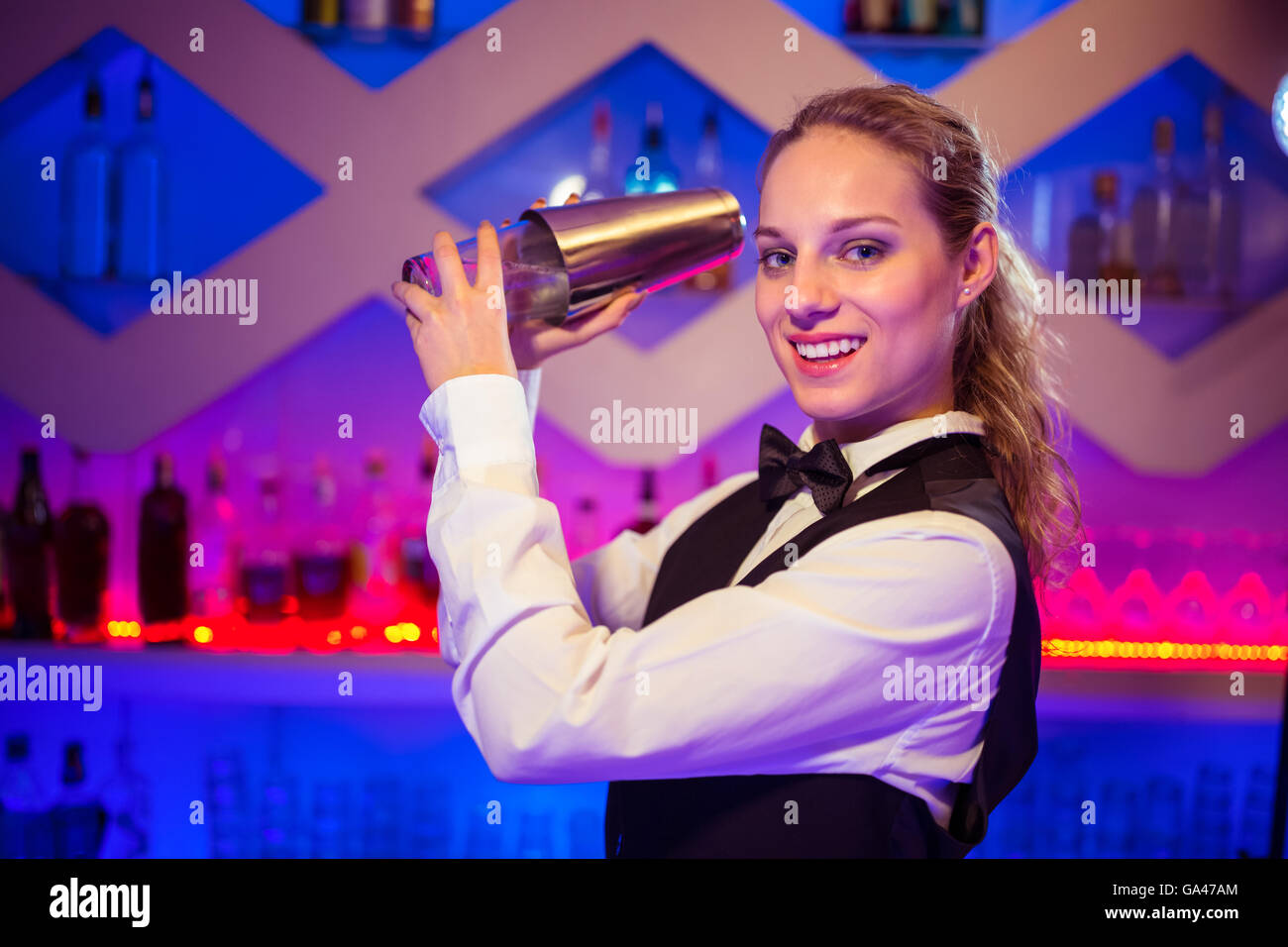 Woman cocktail shaker hi-res stock photography and images - Alamy