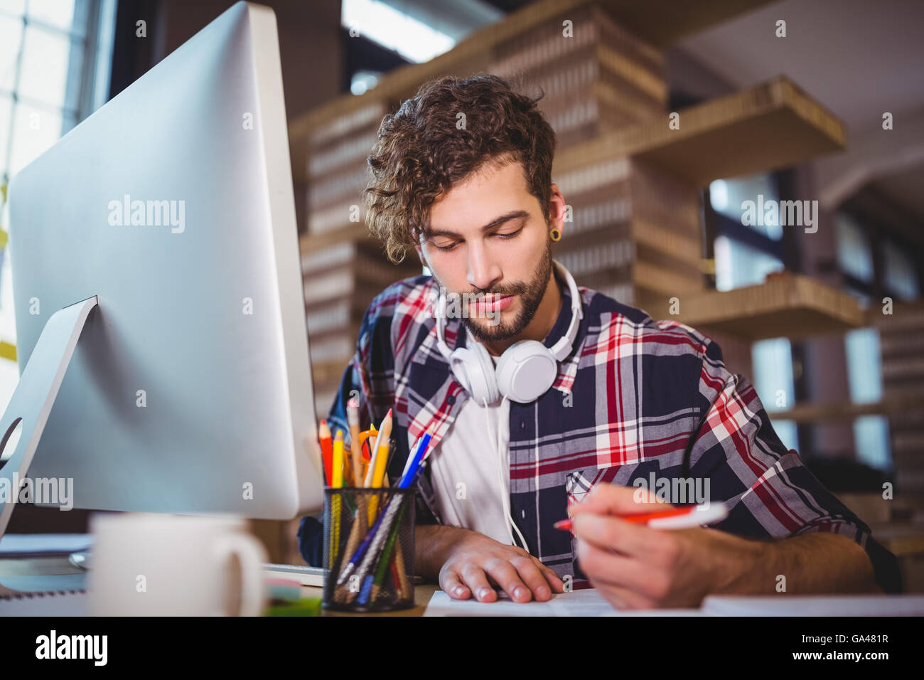 Man desk office pen computer hi-res stock photography and images - Alamy