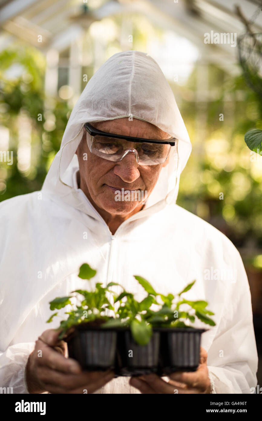 Scientist suit hi-res stock photography and images - Alamy