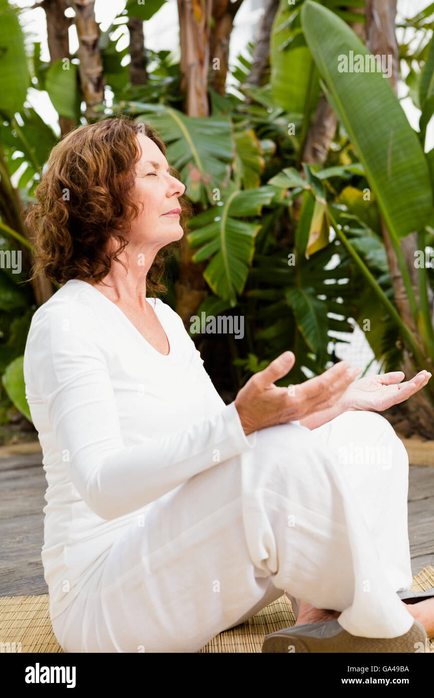 Relaxed wellbeing hi-res stock photography and images - Alamy