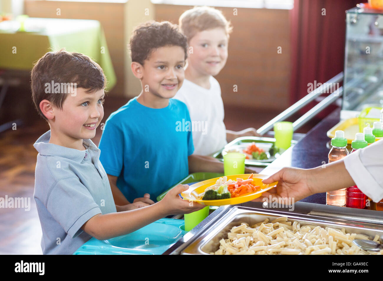 Food serving school hi-res stock photography and images - Alamy
