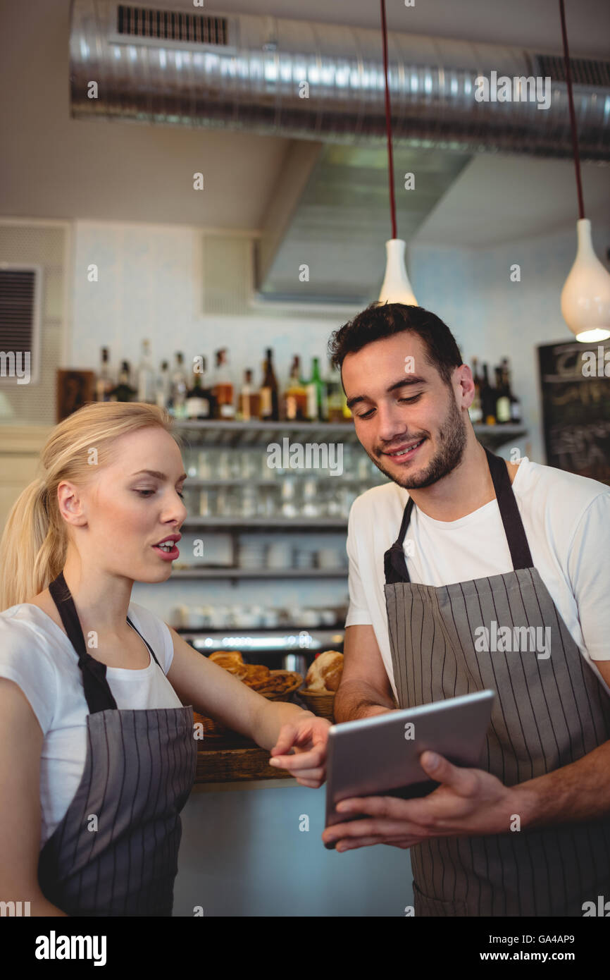 Cafe workers hi-res stock photography and images - Alamy