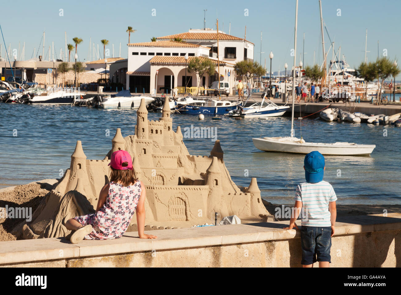 Children sandcastle hi-res stock photography and images - Alamy