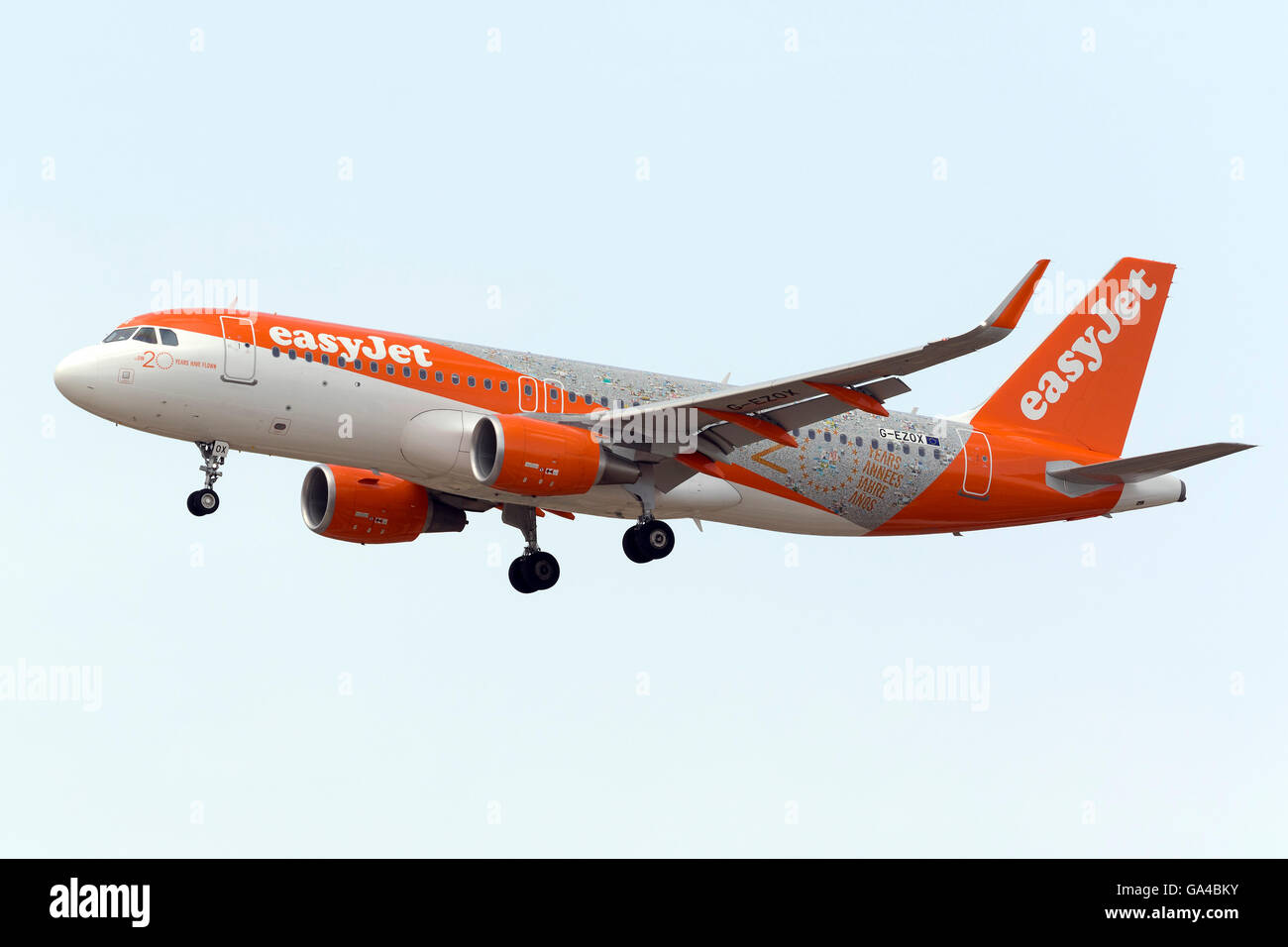 EasyJet Airline Airbus A320 [G-EZOX] wearing the special 20 Year color ...
