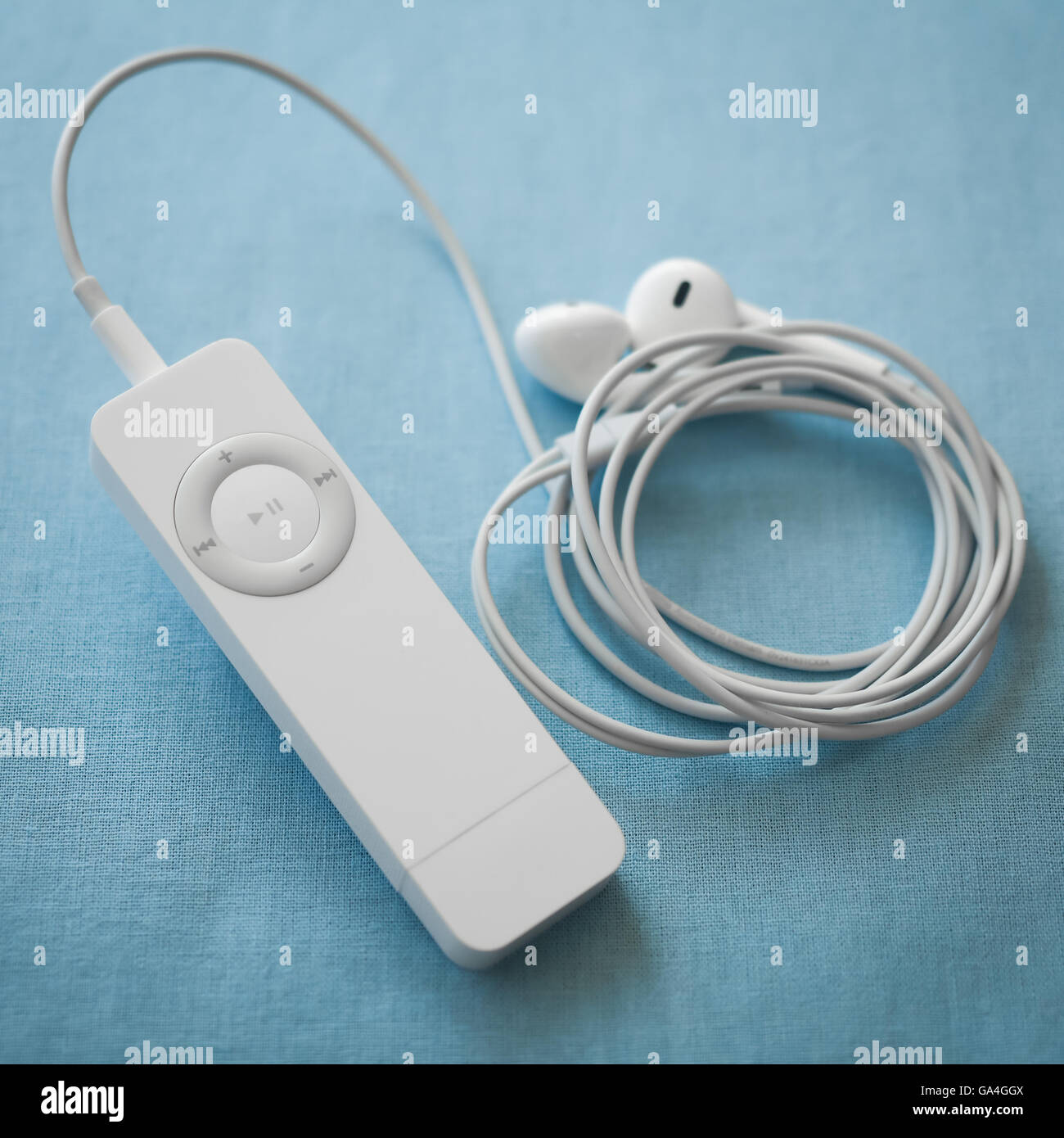 Apple earpods hi-res stock photography and images - Alamy