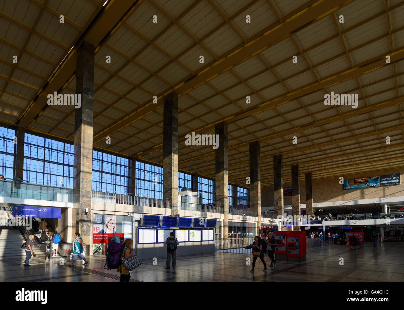 Vienna obb station westbahnhof ticket hall a hi-res stock photography ...