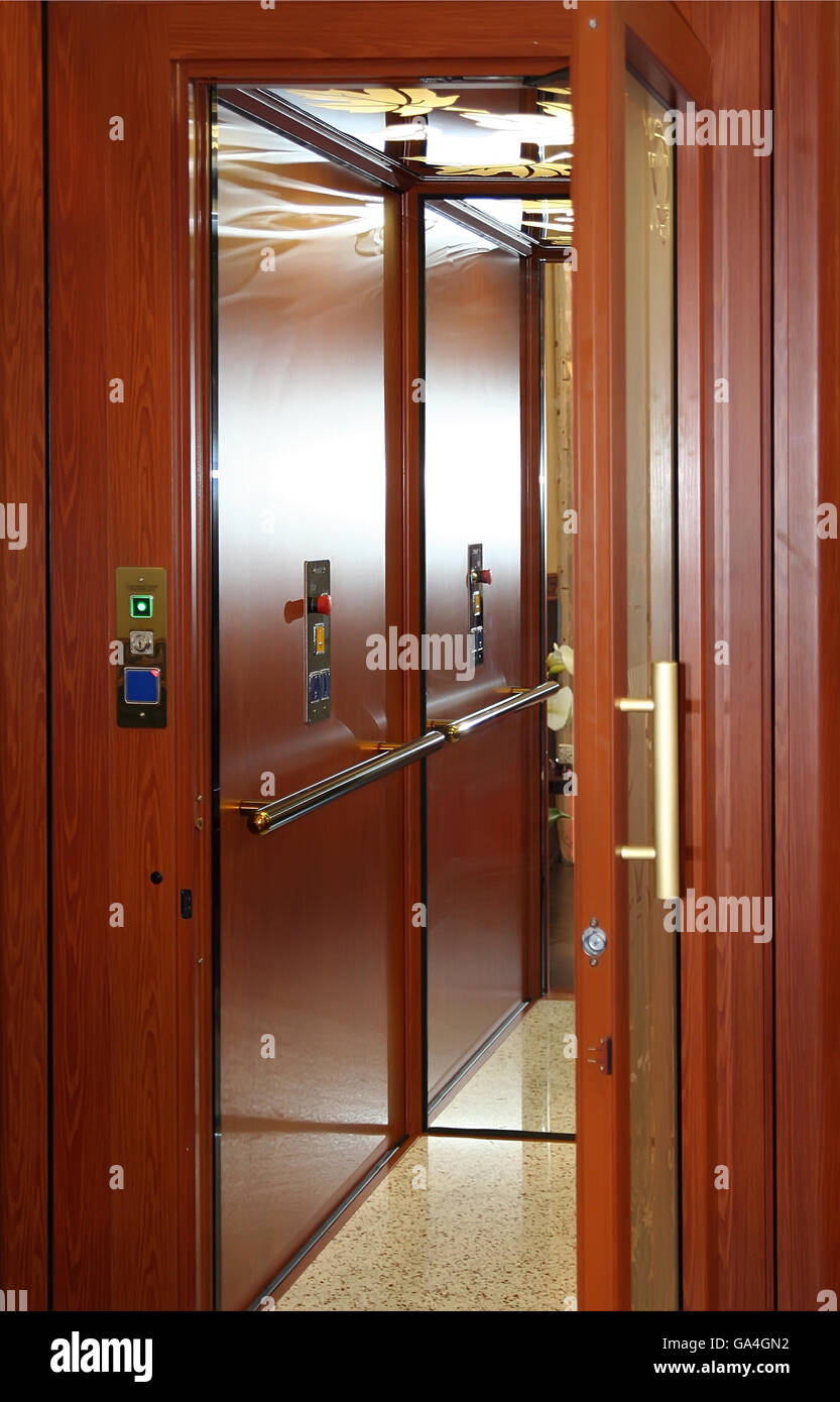 Elevator button floor illuminated hi-res stock photography and images ...