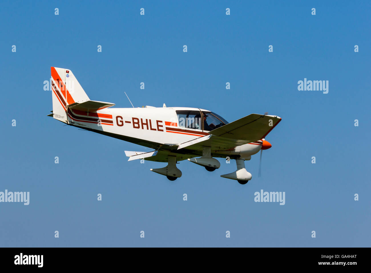 Pierre Robin CEA DR400-180 Regent G-BHLE landing at Sturgate Airfield ...