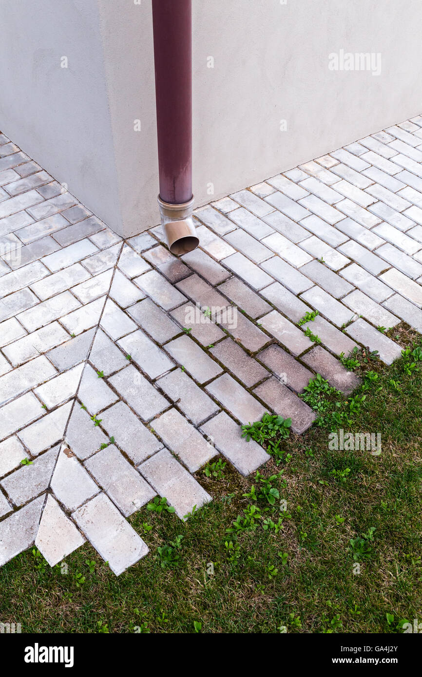 Downspout hi-res stock photography and images - Alamy