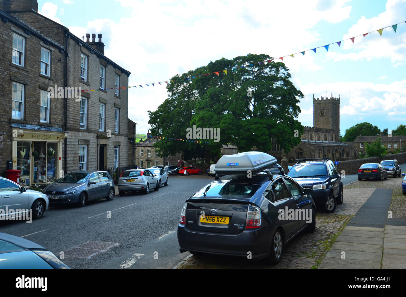 Askrigg North Yorkshire, used as the fictional village of Darrowby in ...