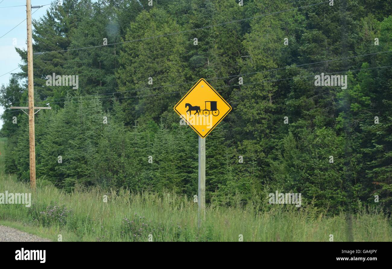 Amish horse and buggy road sign in northern Wisconsin Stock Photo - Alamy