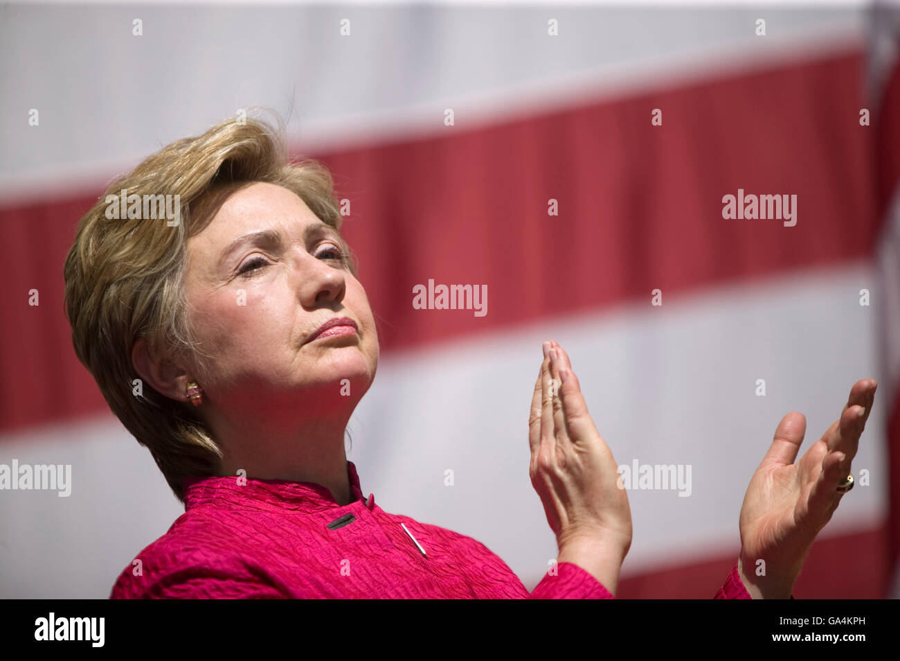 Hillary clinton talking hi-res stock photography and images - Alamy