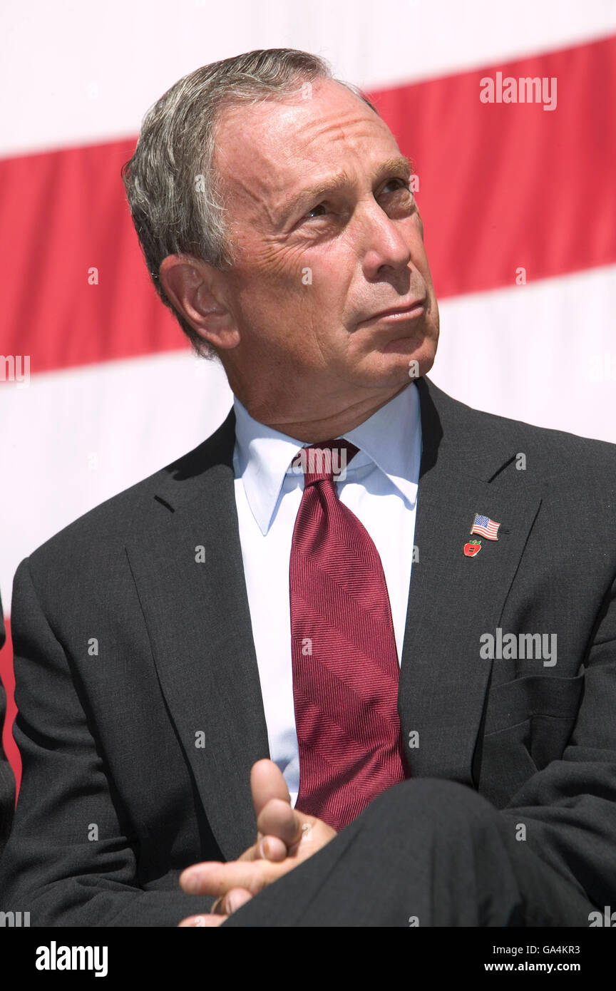 Lapel pins hi-res stock photography and images - Alamy