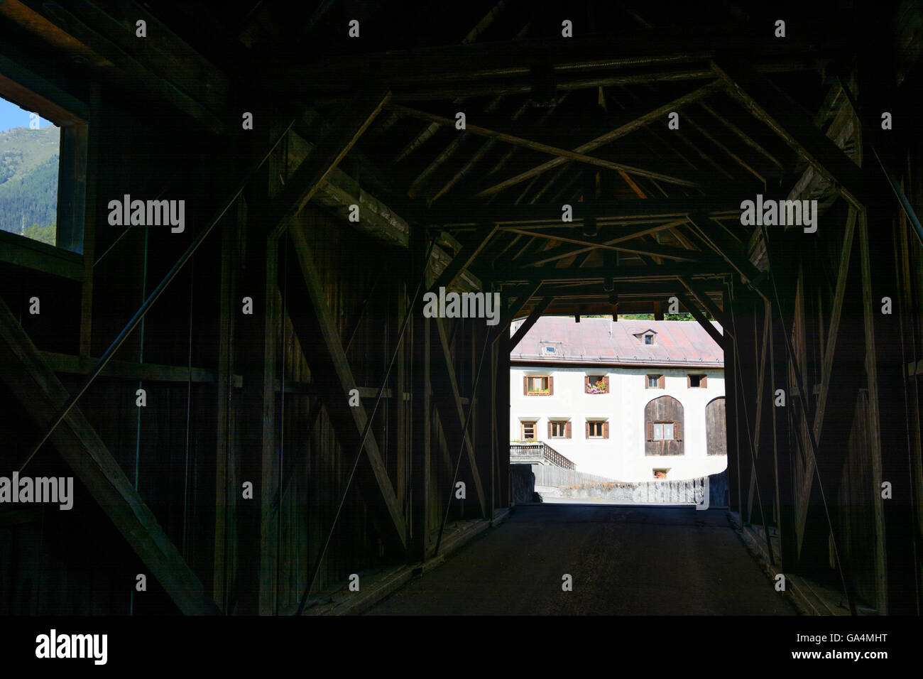 Lavin hi-res stock photography and images - Alamy