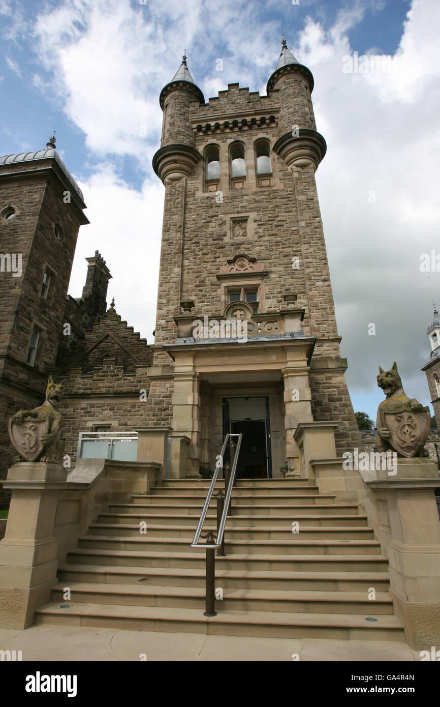 Stormont Castle, Belfast. A general view of Stormont Castle Stock Photo ...