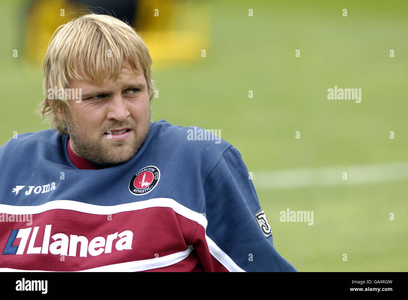 Charlton athletic goalkeeper nicky weaver hi-res stock photography and ...