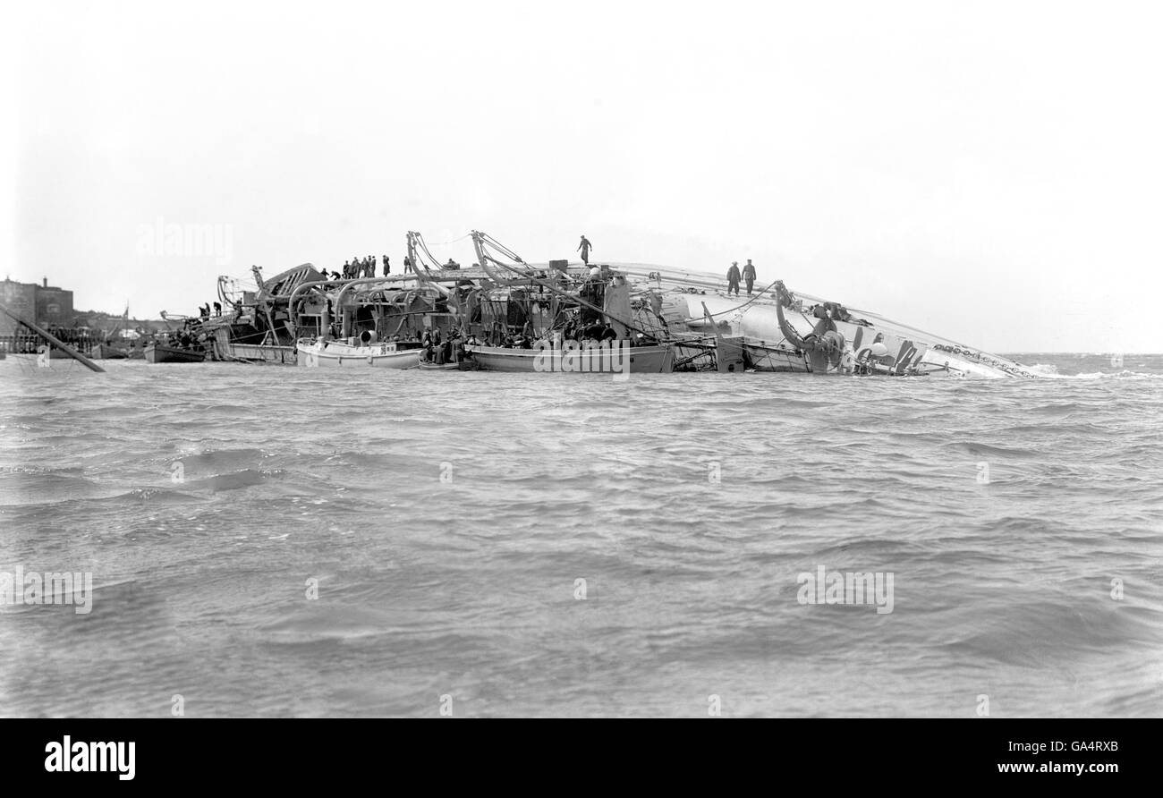 Hms gladiator hi-res stock photography and images - Alamy