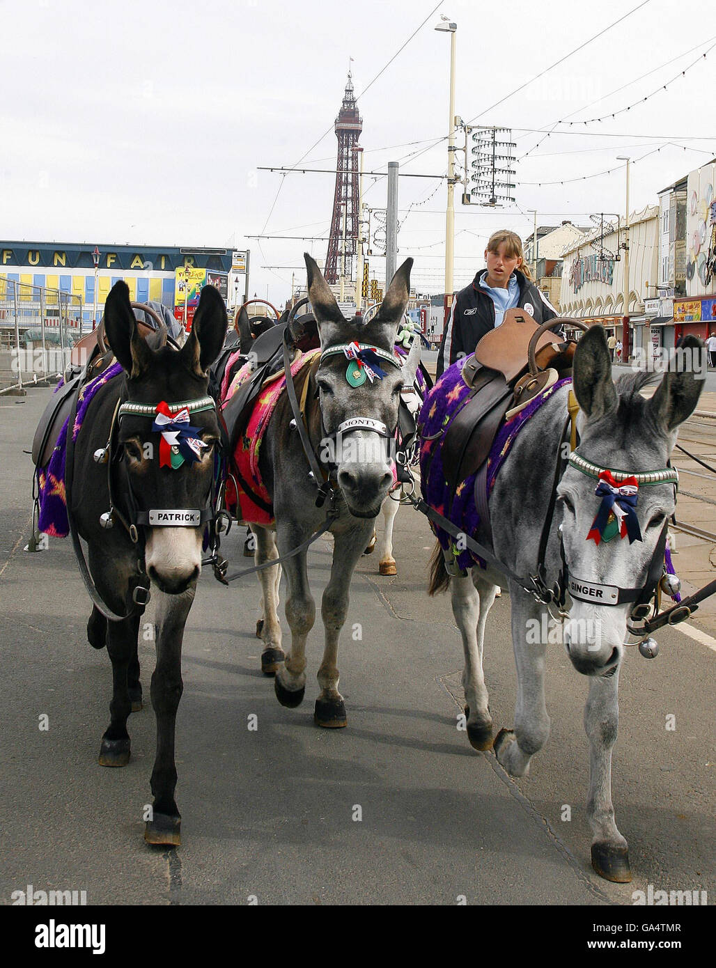 Blackpool holiday makers Stock Photo - Alamy