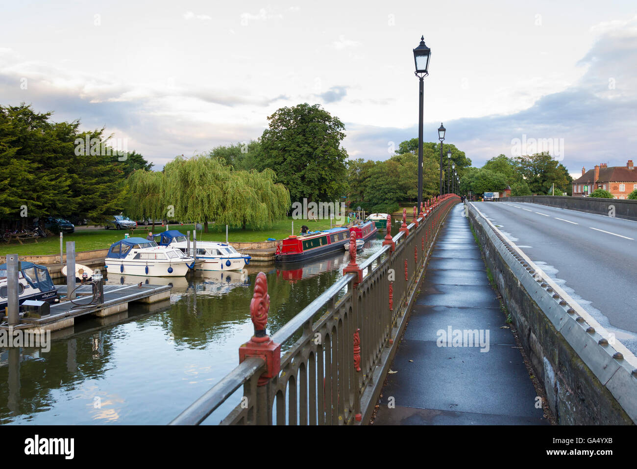Foot bridge over the river Avon, Stratford upon Avon Stock Photo - Alamy
